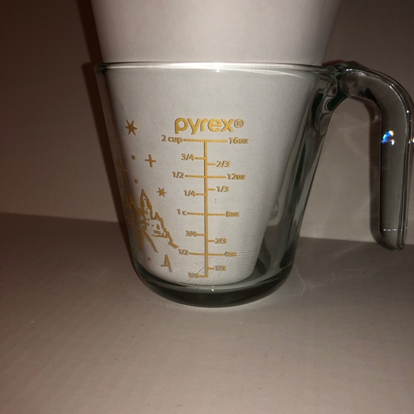 Pyrex | Kitchen | Nwt Pyrex Harry Potter Hogwarts Glass Measuring Cup ...